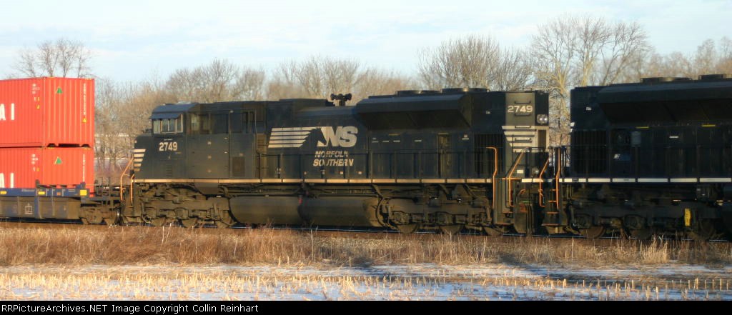 SD70M-2 2749